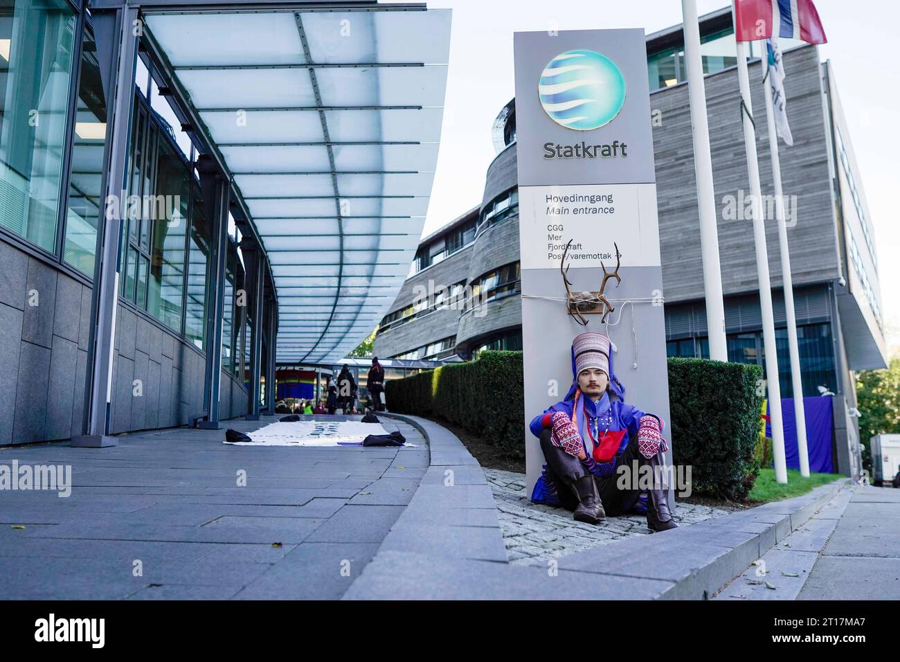 Oslo 20231012.Fosen activist Mihkkal Hætta demonstrates outside ...