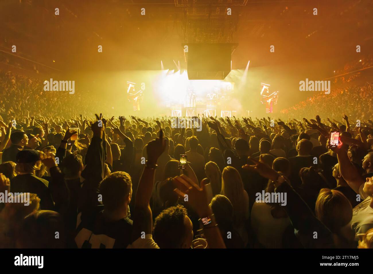 Big people crowd cheering and dancing in huge concert Stock Photo - Alamy