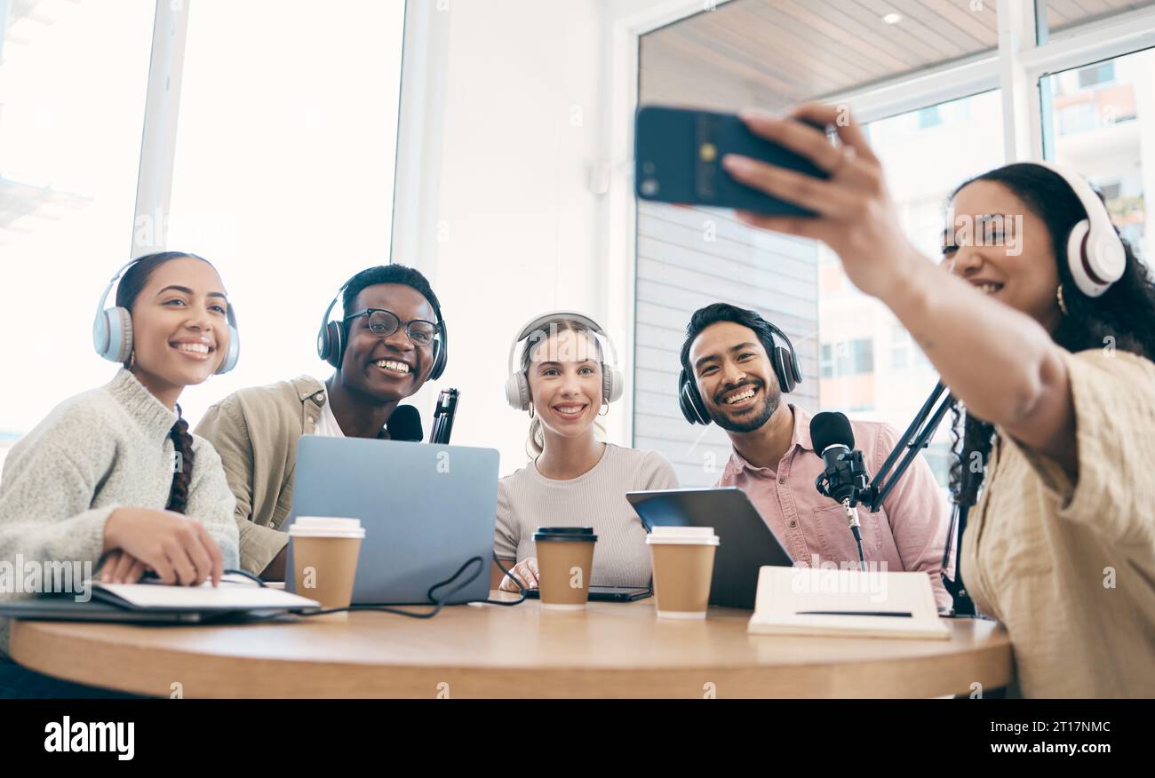 Group recording studio hi-res stock photography and images - Alamy