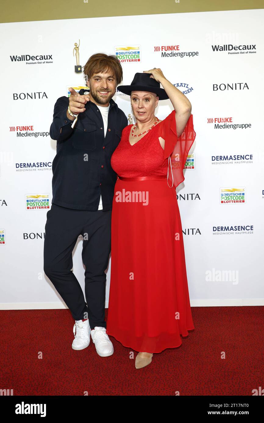 Goldene Bild der Frau in Hamburg Max Mutzke mit Andrea Krull ...