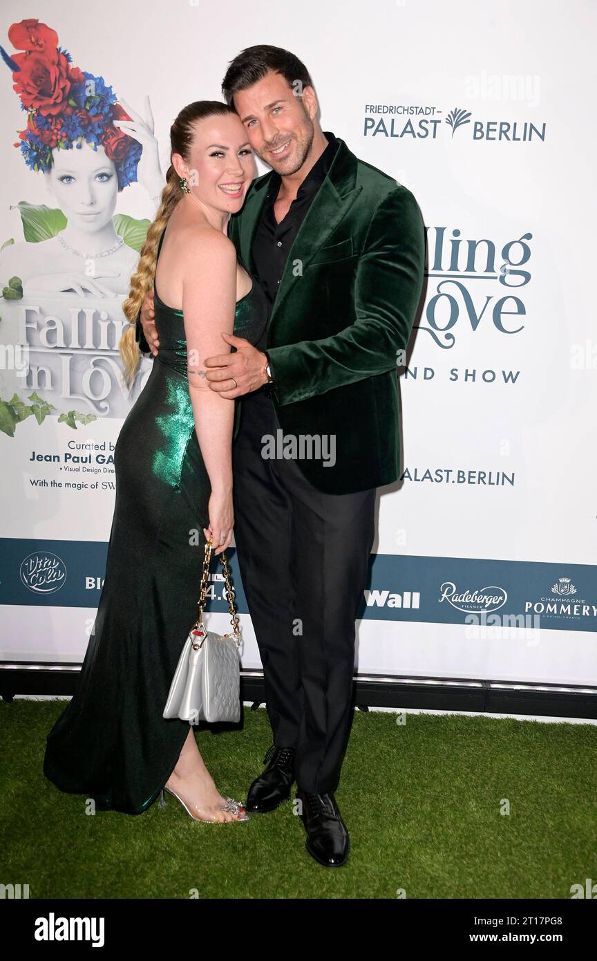 Leonard Freier mit Ehefrau Caona Maron bei der Weltpremiere der Falling ...