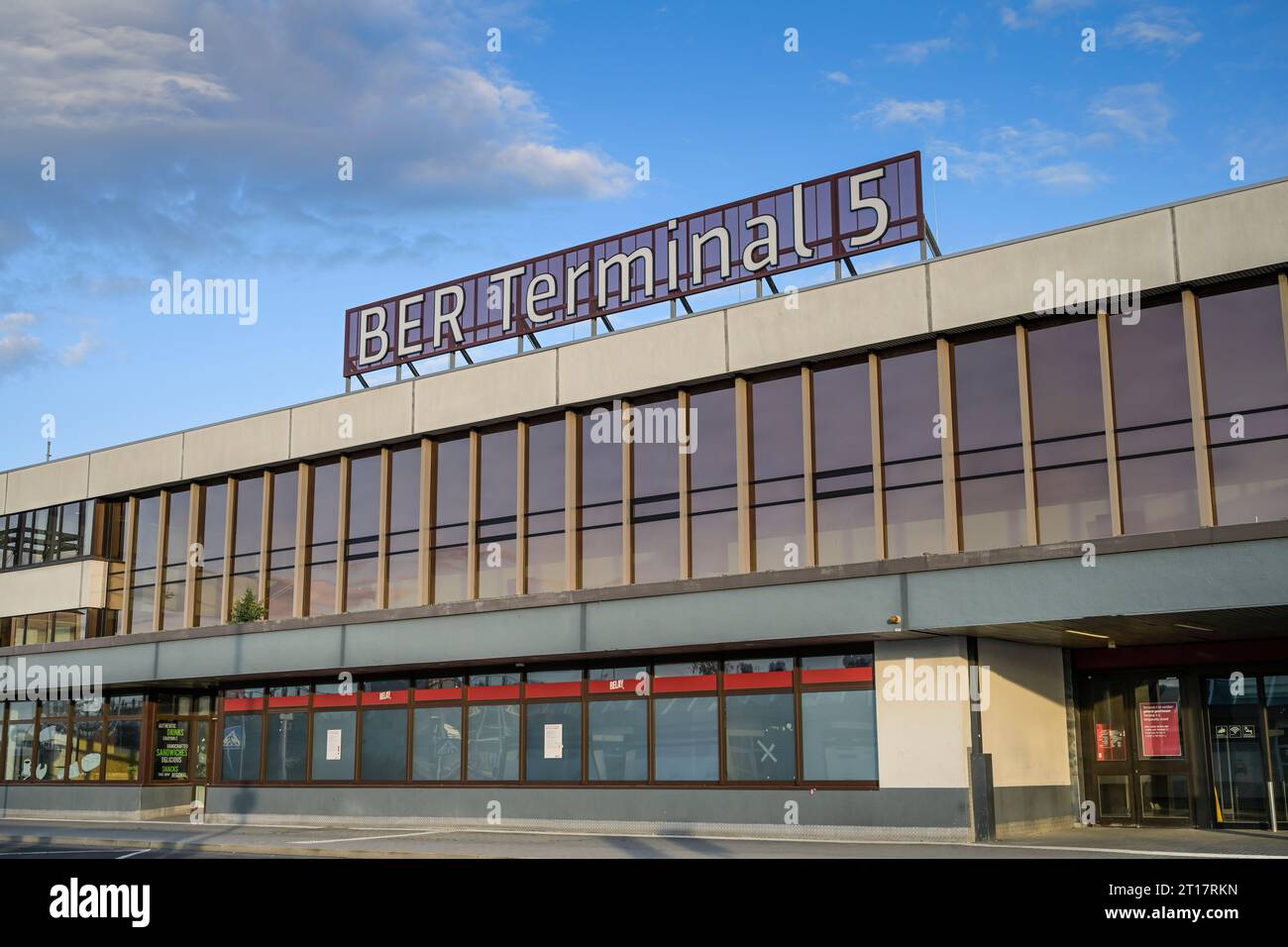 Flughafen leer hi-res stock photography and images - Alamy