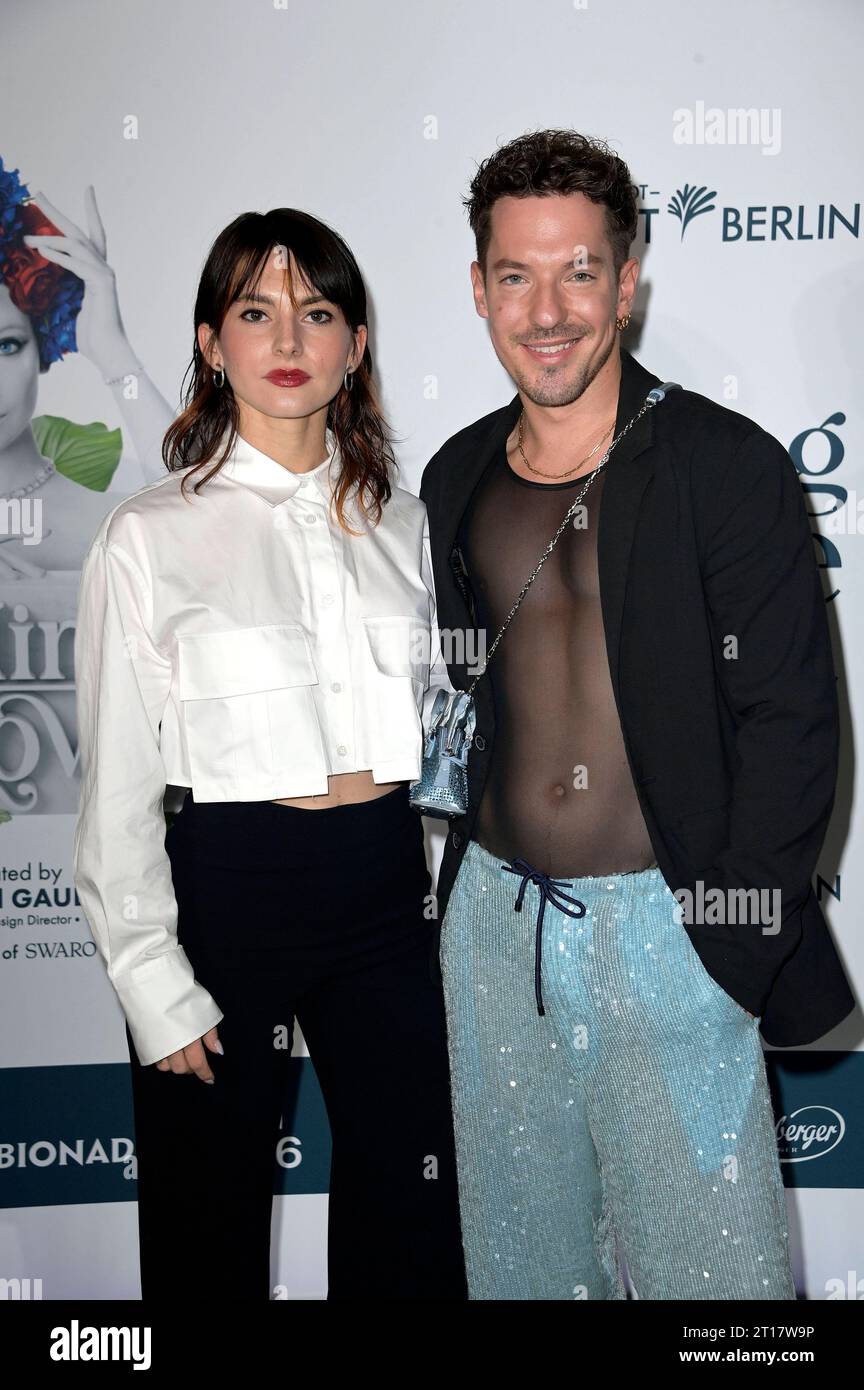 Romina Küper und Nico Stank bei der Weltpremiere der Falling In Love ...