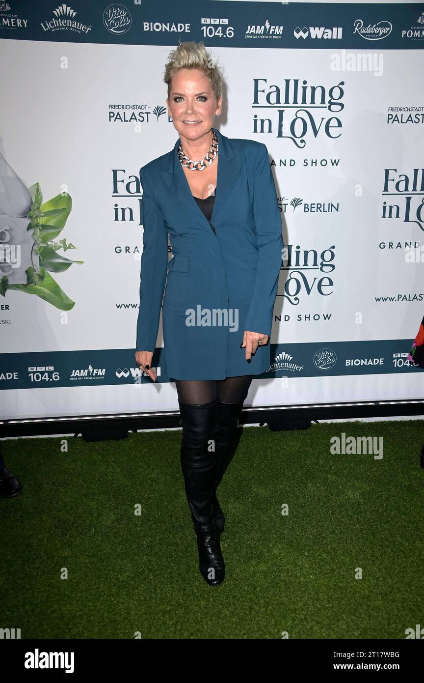 Inka Bause bei der Weltpremiere der Falling In Love Grand Show 2023 im ...