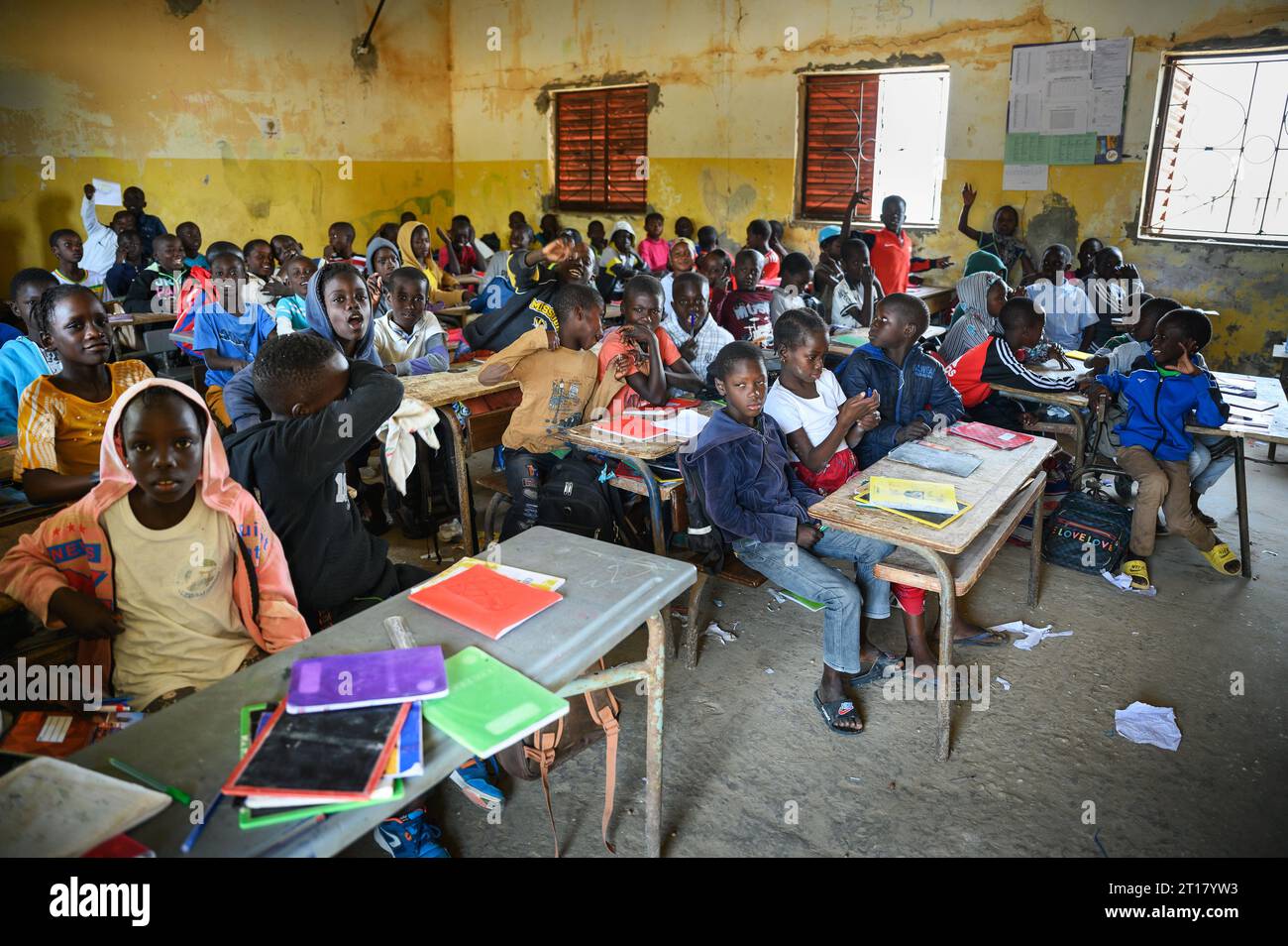 Poor african classroom hi-res stock photography and images - Alamy