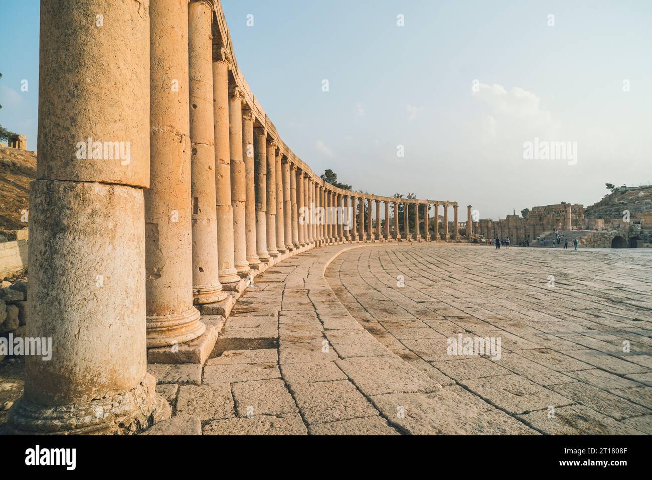 Ancient Roman city of Gerasa, Columns of the cardo maximus, Arch of ...