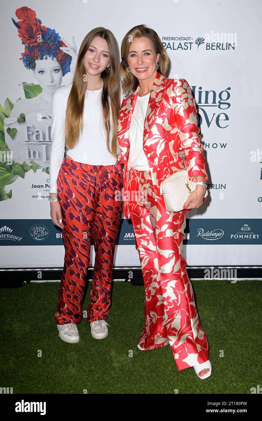 Bettina Cramer mit Tochter Carla Cramer bei der Weltpremiere der ...