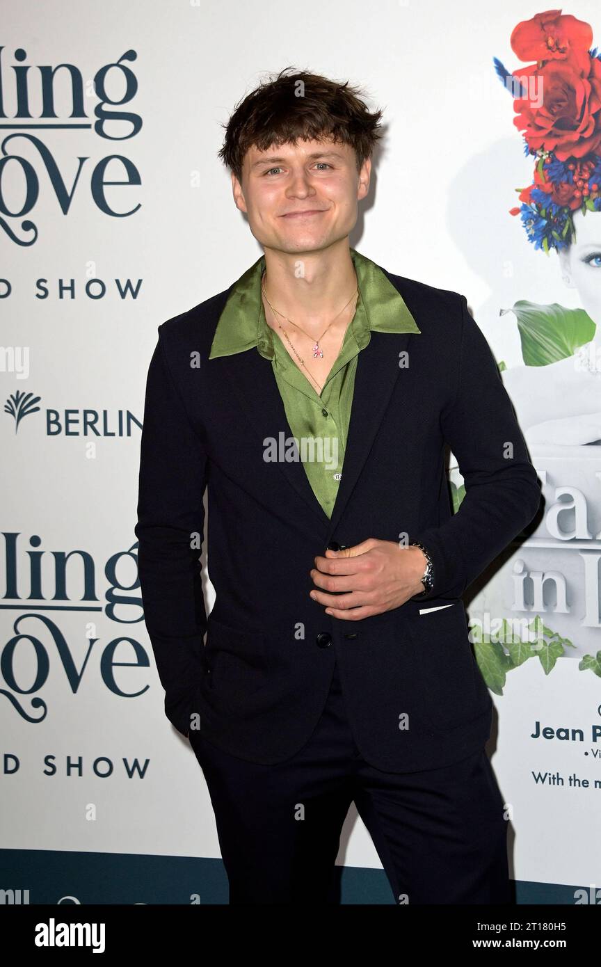 Tom Böttcher bei der Weltpremiere der Falling In Love Grand Show 2023 ...