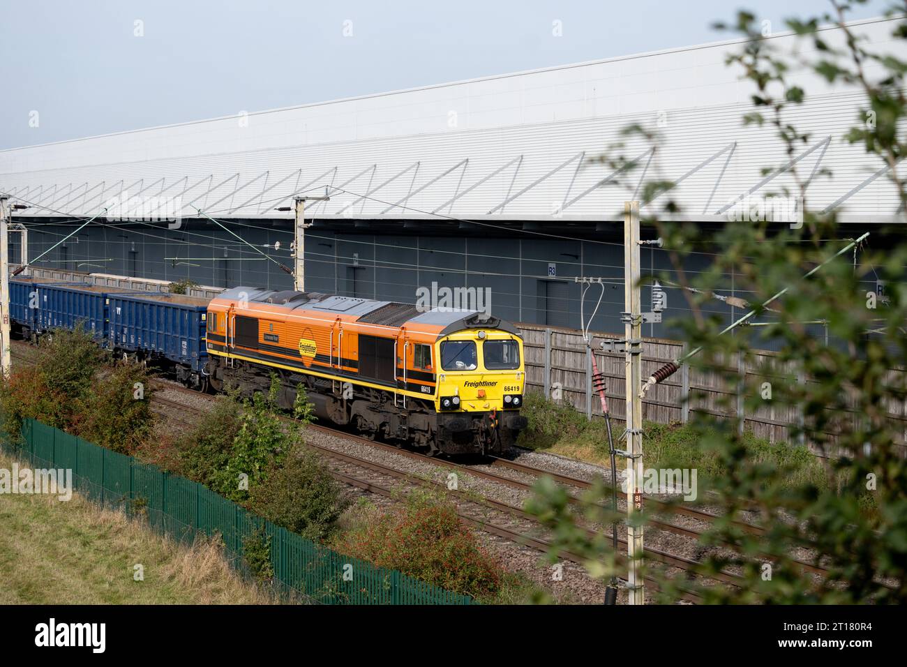 Freightliner class 66 diesel locomotive No. 66419 "Lionesses` Roar ...