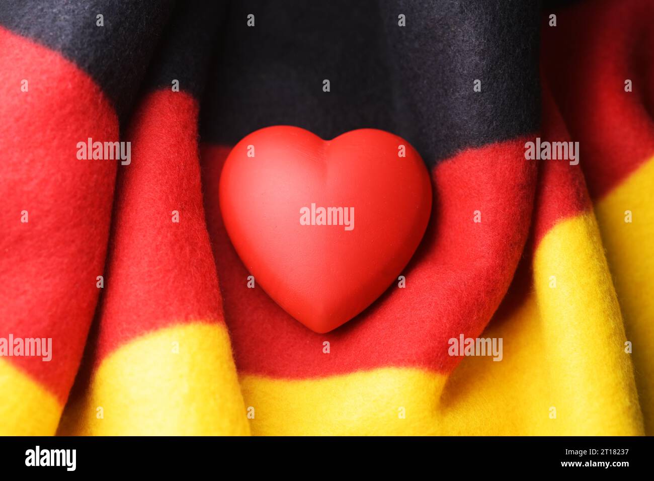 Feiern mit herz hi-res stock photography and images - Alamy