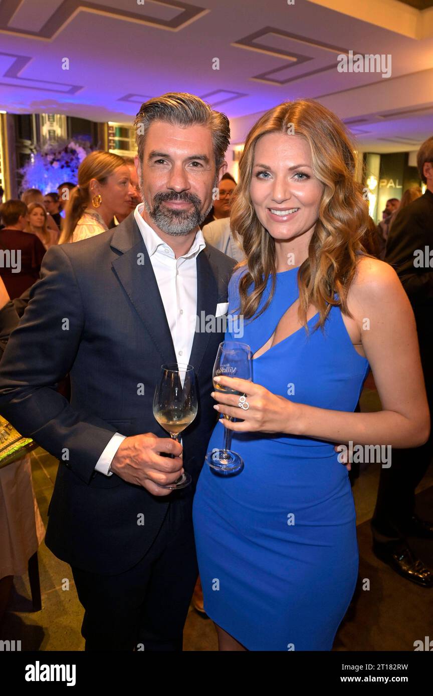 Ella Endlich mit Partner Marius Darschin bei der Weltpremiere der ...