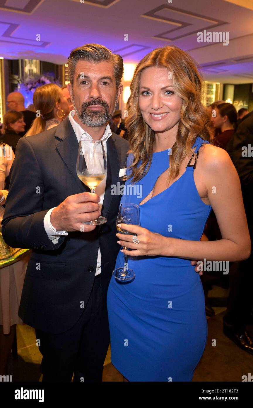 Ella Endlich mit Partner Marius Darschin bei der Weltpremiere der ...