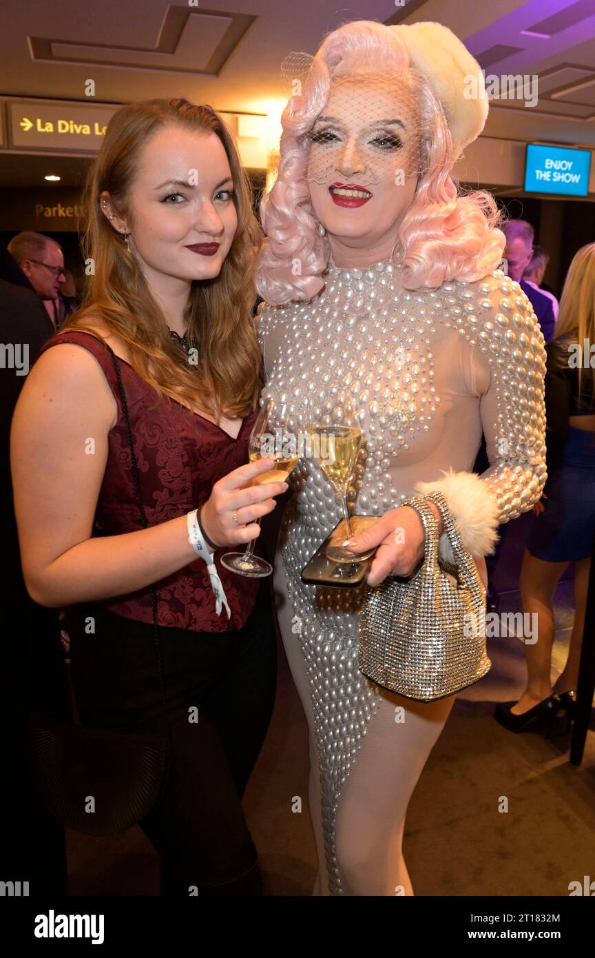 Sheila Wolf mit Tochter Kira Teichert bei der Weltpremiere der Falling ...