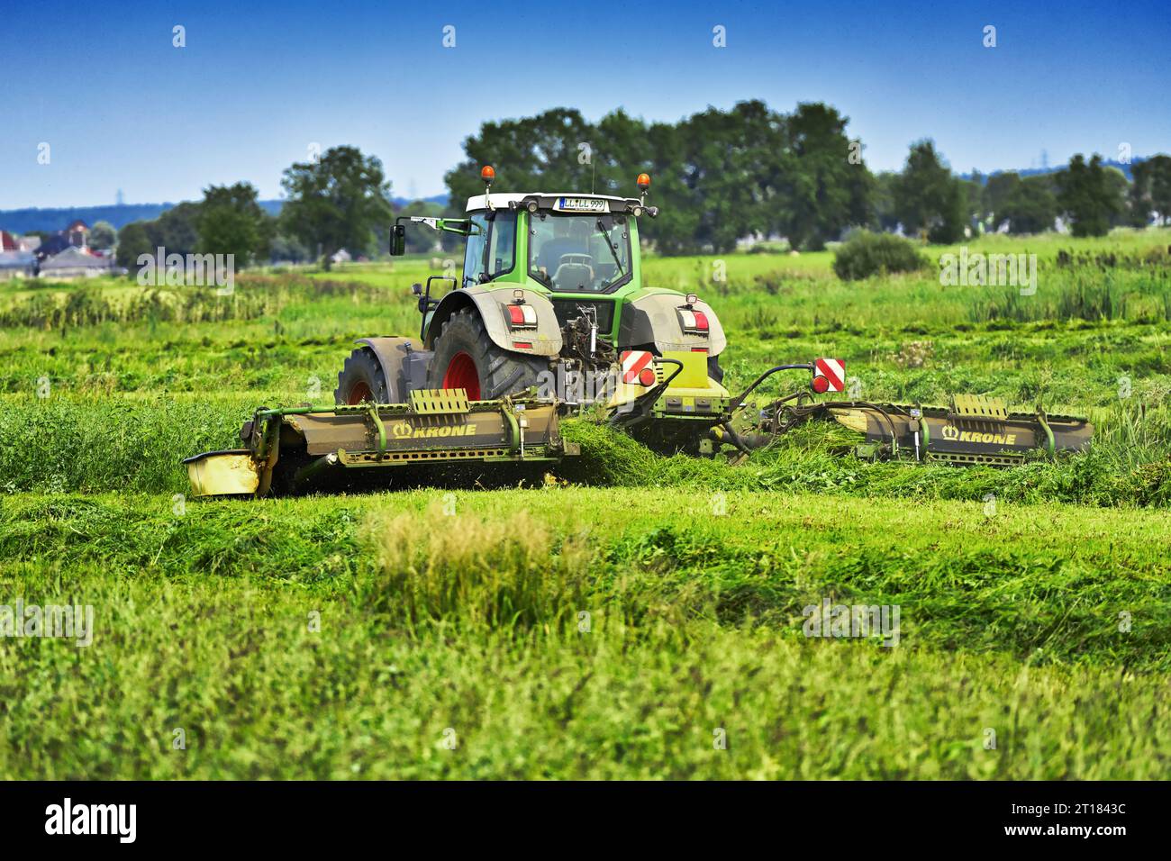 Landwirte traktor hi-res stock photography and images - Alamy