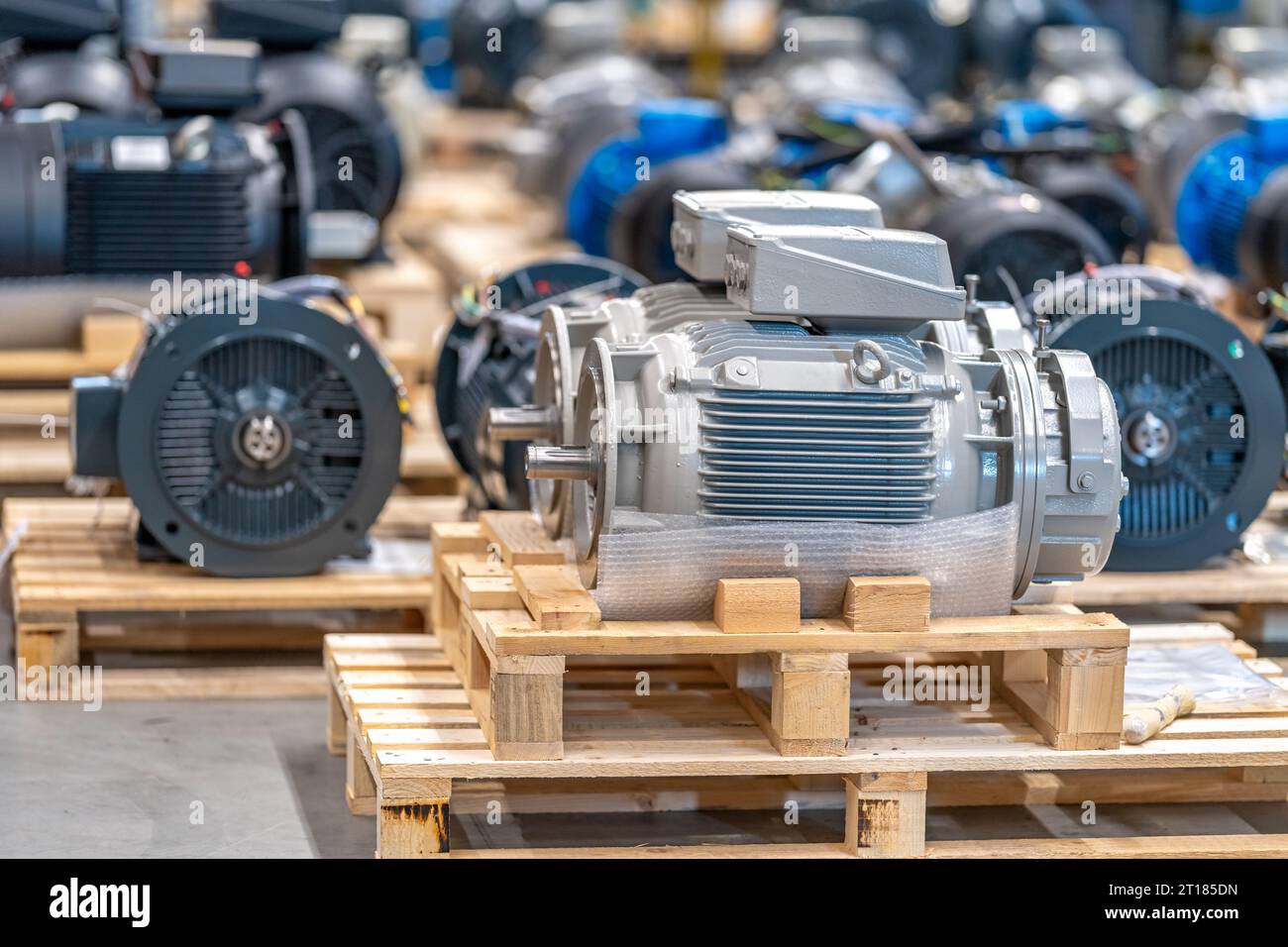 new electric motors on pallets in the warehouse Stock Photo - Alamy