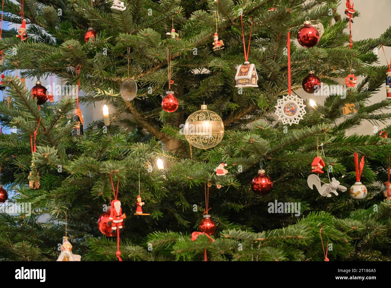 Tannenbaum geschmückt hi-res stock photography and images - Alamy