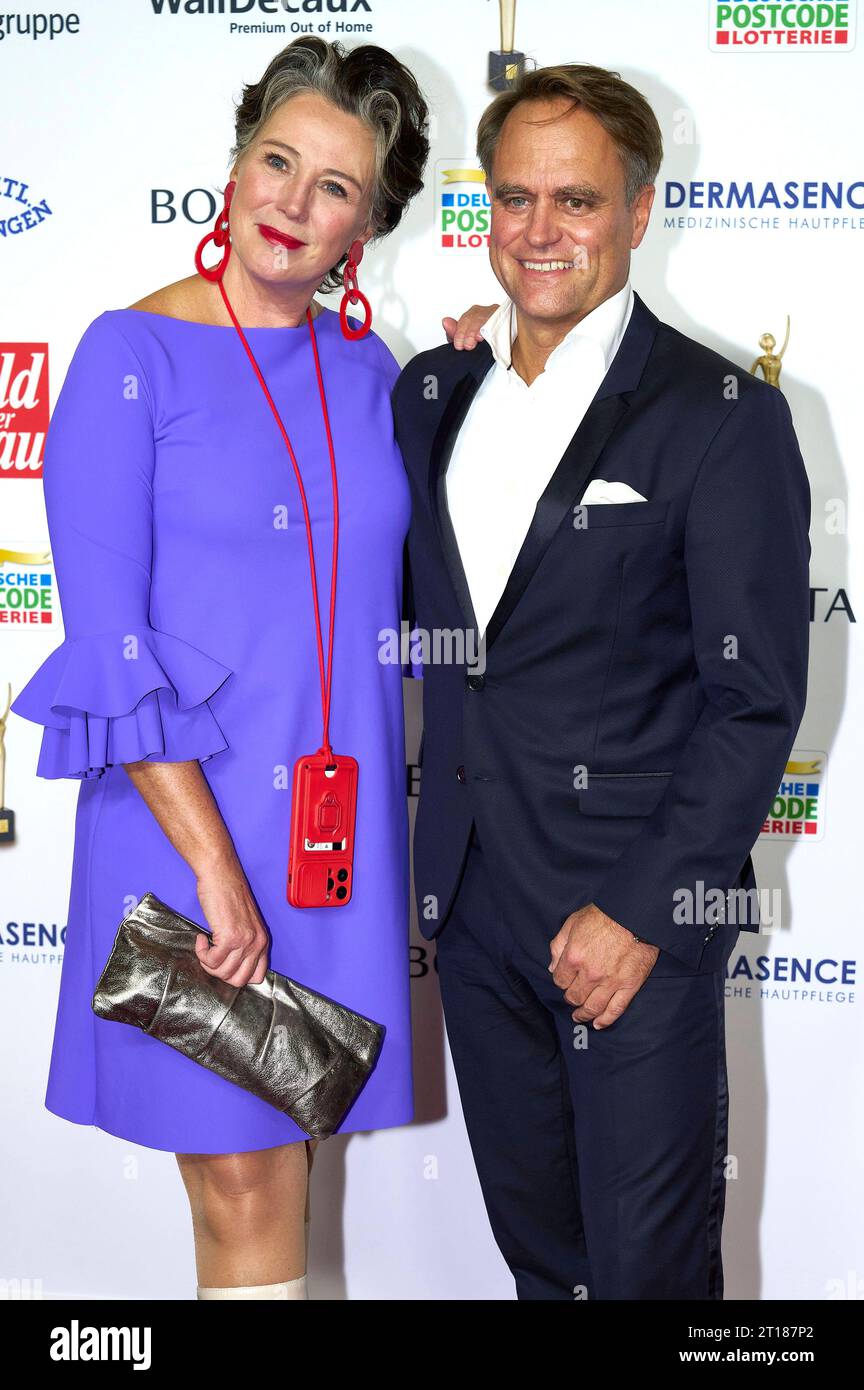 Ildiko von Kürthy mit Begleitung bei der 16. Verleihung der Goldenen ...