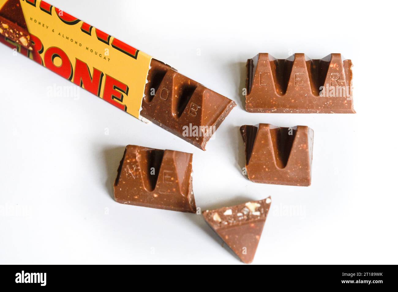 Schweizer Schokolade Toblerone Stock Photo - Alamy