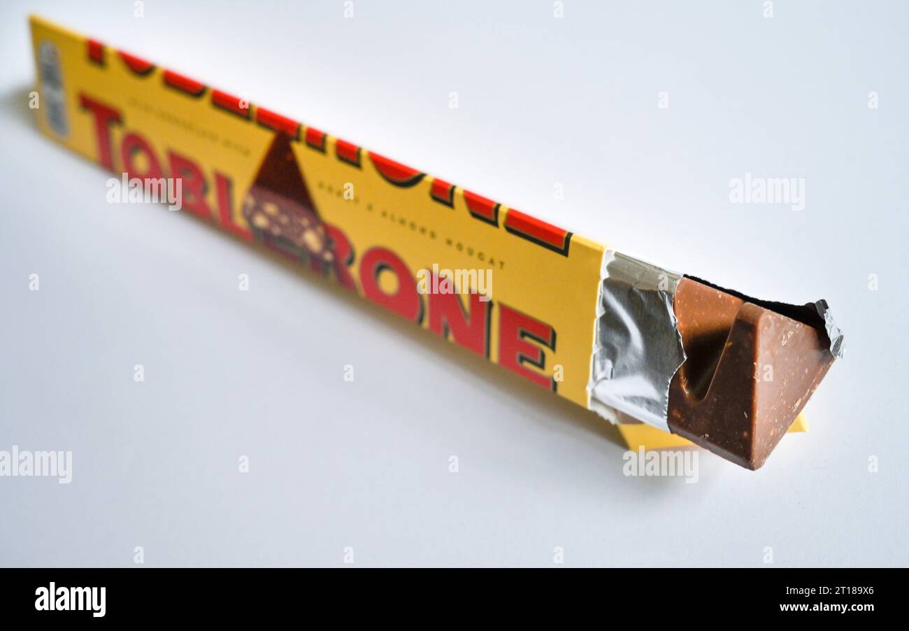 Schweizer Schokolade Toblerone Stock Photo - Alamy