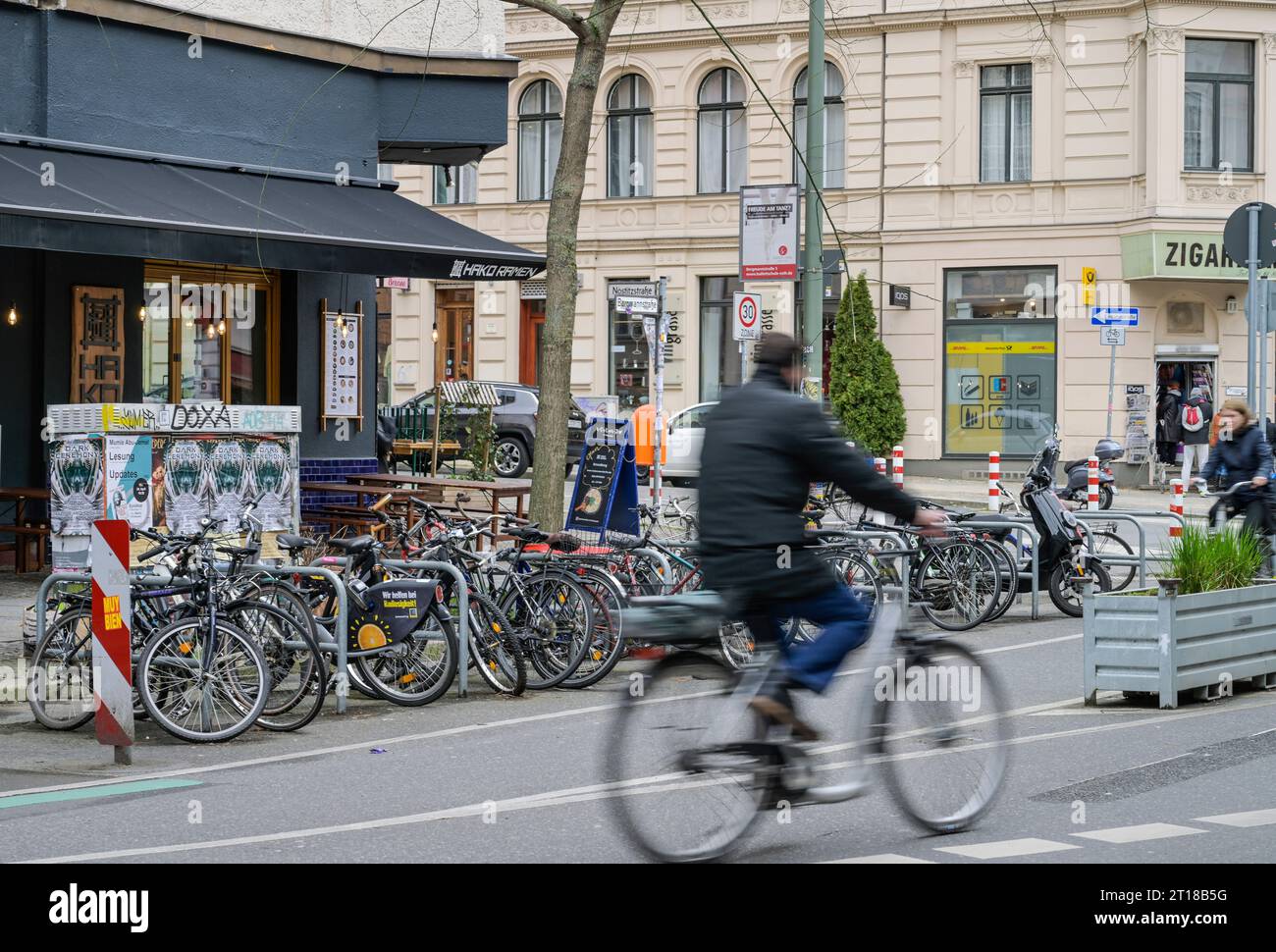 Radfahrer, Bergmannstraße, Kreuzberg, Friedrichshain-Kreuzberg, Berlin, Deutschland *** Local ...