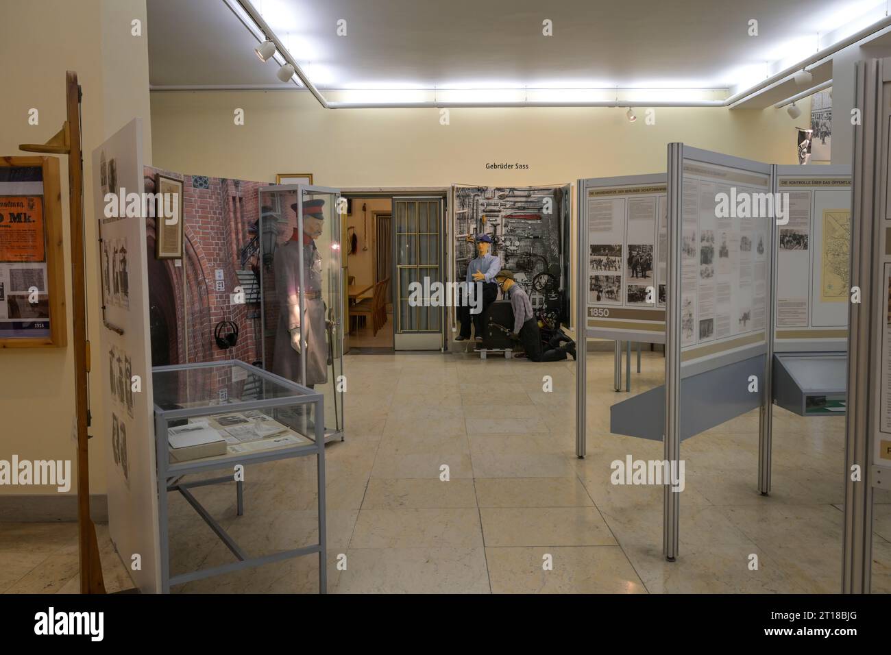 Polizeihistorische Sammlung, Polizeipräsidium, Platz der Luftbrücke ...