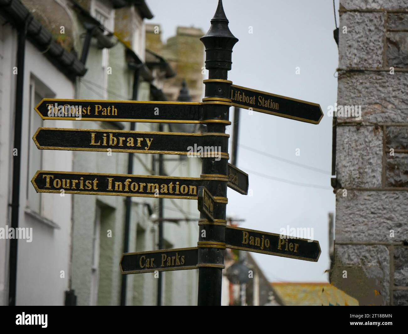 Looe cornwall sign hi-res stock photography and images - Alamy