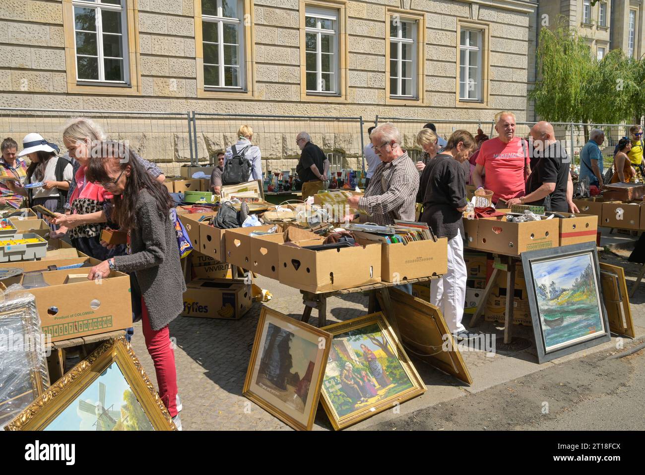 Berliner trodelmarkt hi-res stock photography and images - Alamy