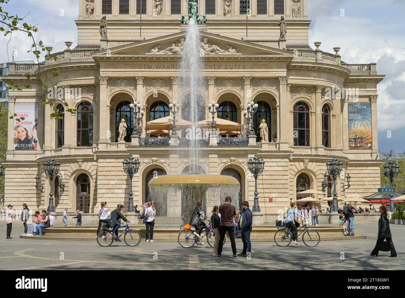Ansicht platz am opernhaus hi-res stock photography and images - Alamy