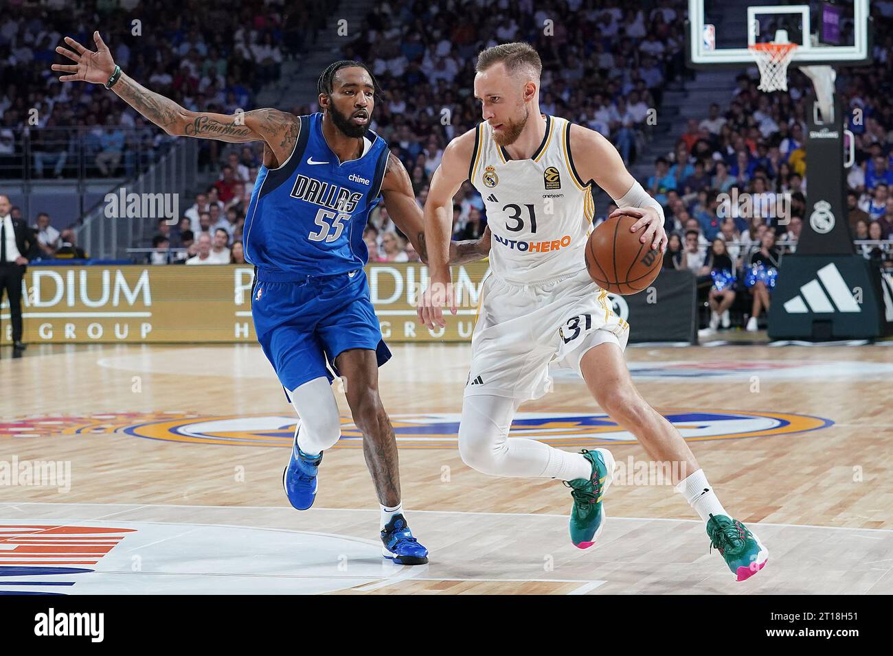 Madrid, Spain. 10th Oct, 2023. Real Madrid Baloncesto's Dzanan Musa (r ...