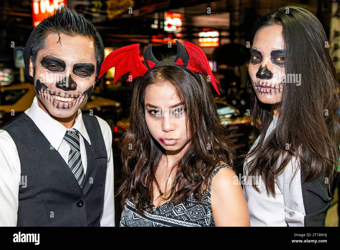 Party people in make up and fancy dress on Halloween night, Ko Samui ...