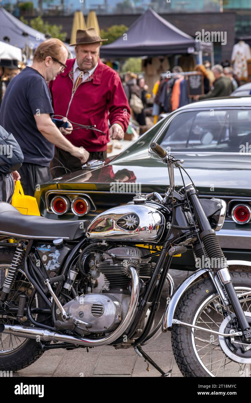 Motorbike london 1960s hi-res stock photography and images - Alamy