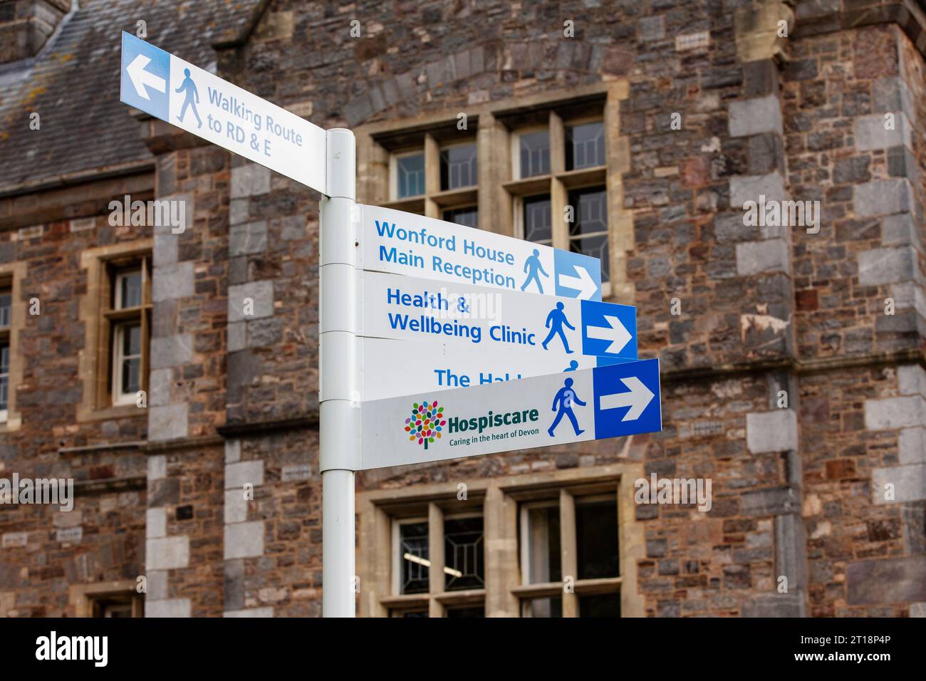 Hospital sign signs signage hi-res stock photography and images - Alamy