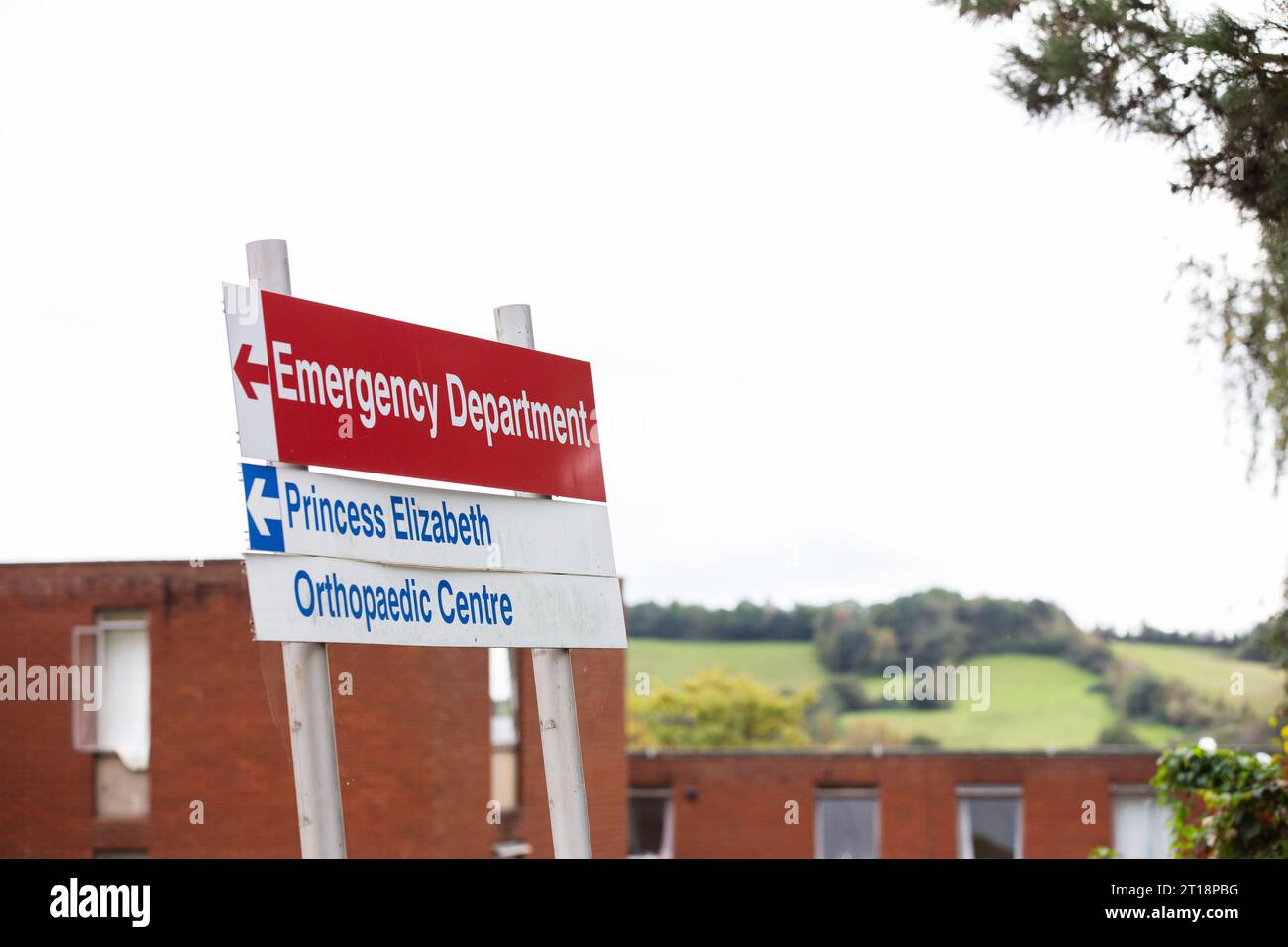 Red Emergency department sign at RD&E Exeter Hospital Stock Photo - Alamy