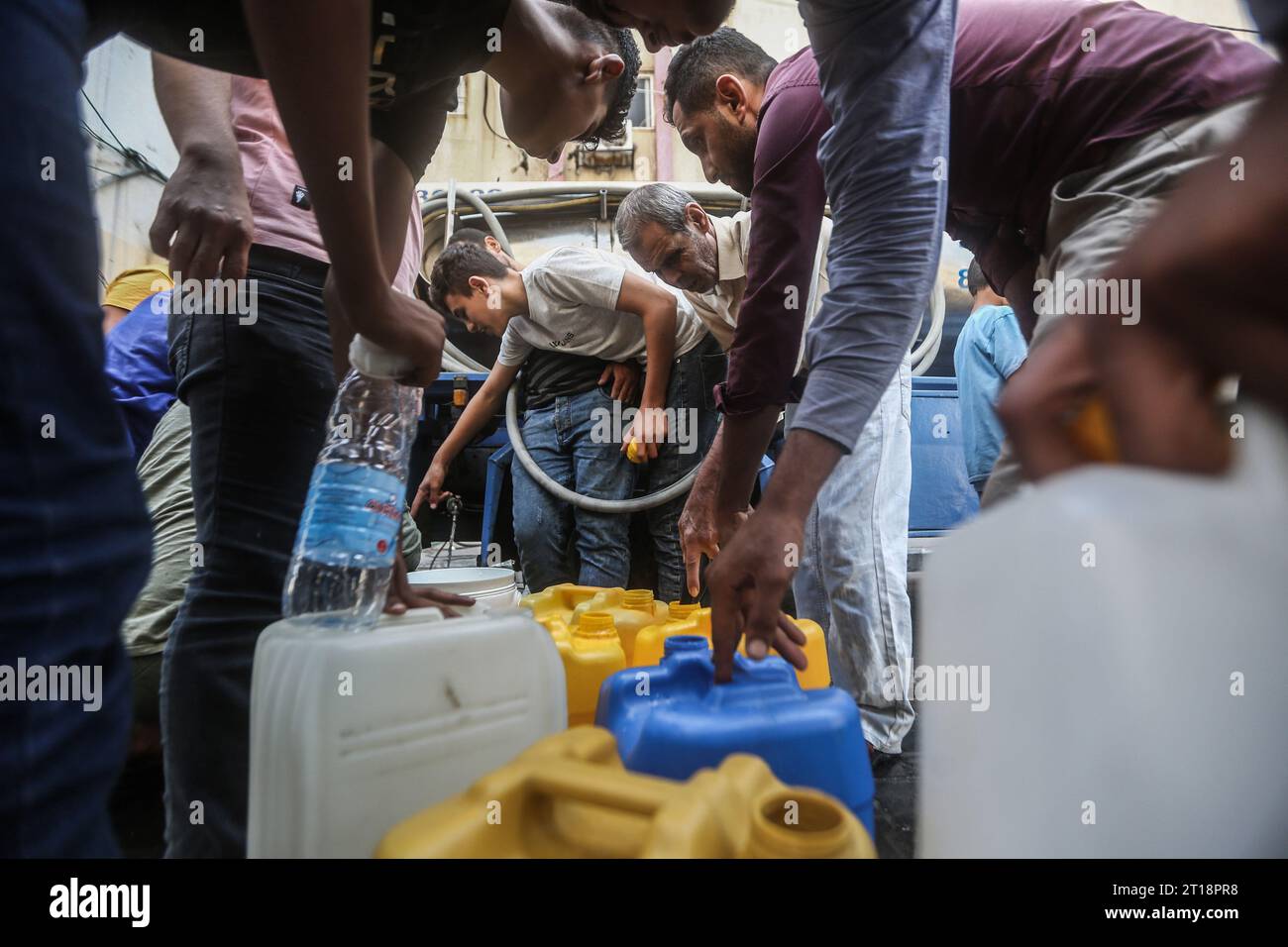 Gaza City, Palestinian Territories. 12th Oct, 2023. Palestinians fill ...