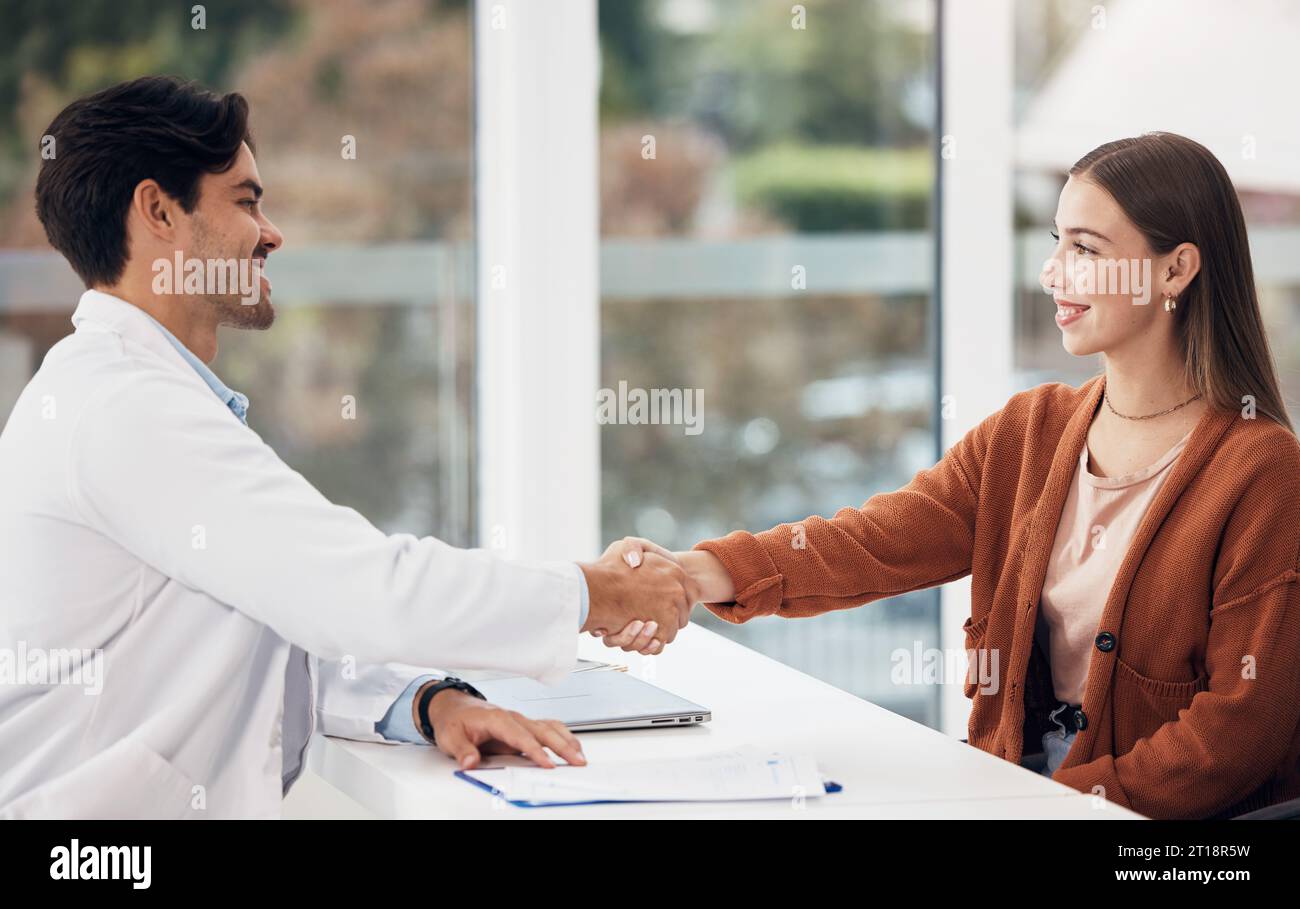 Helping registration desk hi-res stock photography and images - Alamy