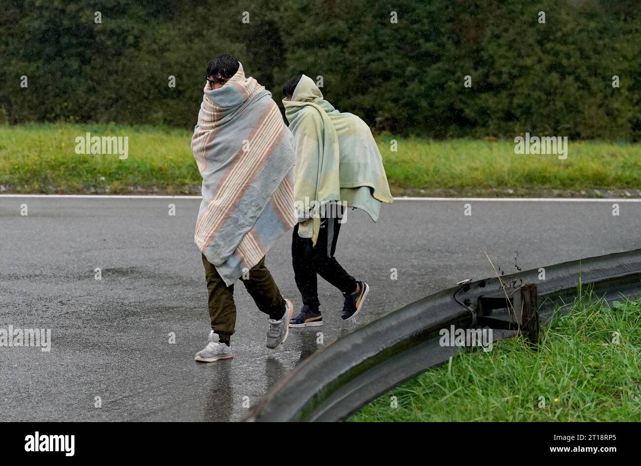 People thought to be migrants are dispersed in Grande-Synthe, northern ...