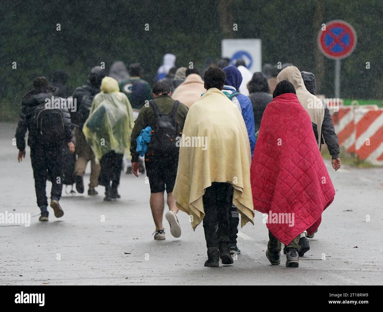 People thought to be migrants are dispersed in Grande-Synthe, northern ...
