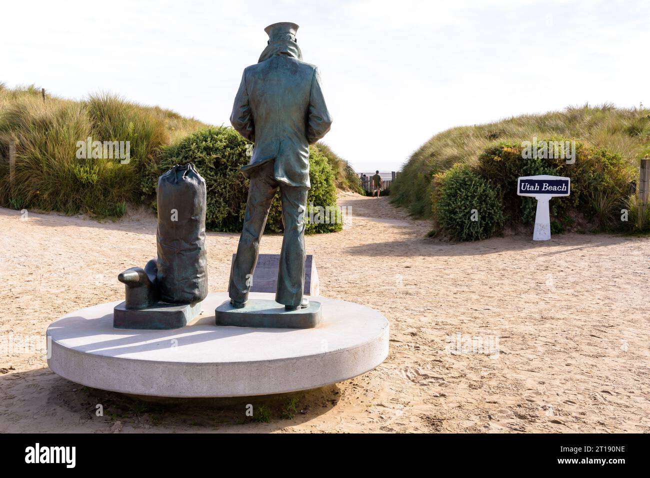 The Lone Sailor statue was designed by american sculptor Stanley ...