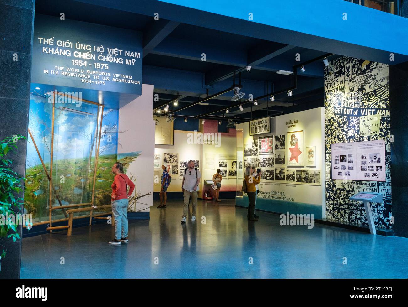 War museum exhibit hi-res stock photography and images - Alamy