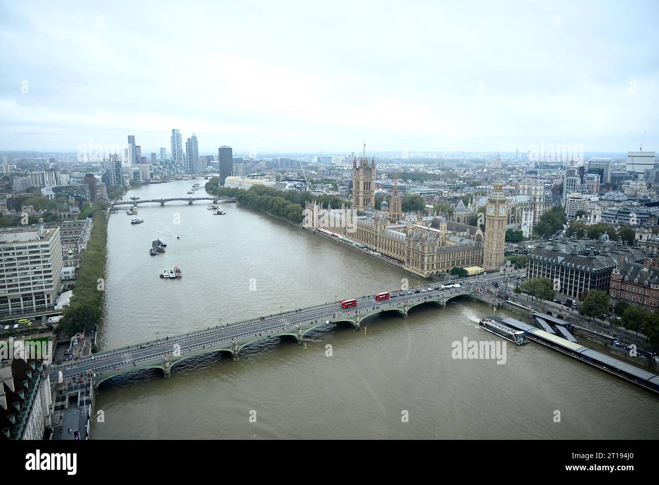 At 135m, The London Eye is the world’s largest cantilevered observation ...