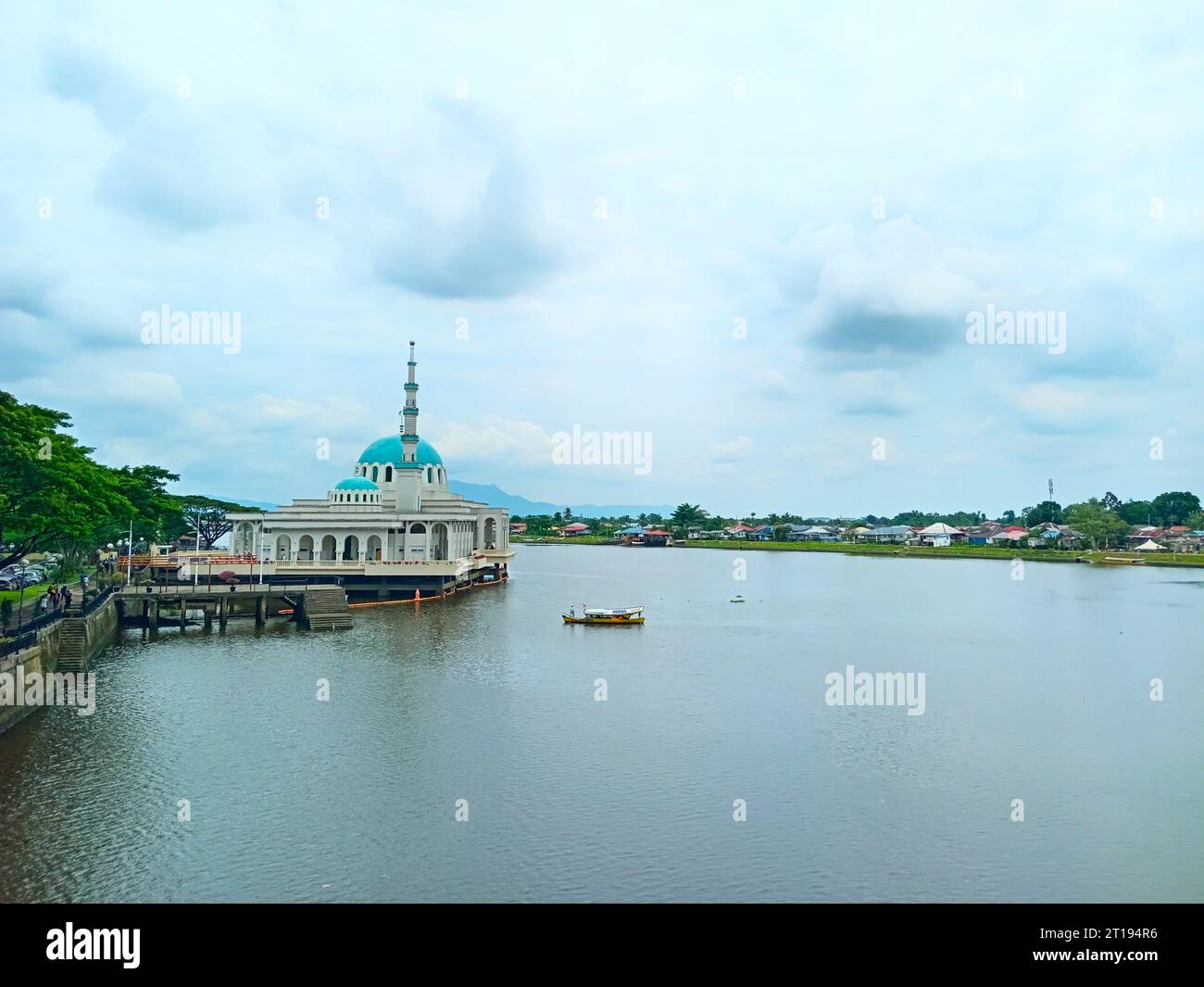 a mosque on the river Stock Photo - Alamy