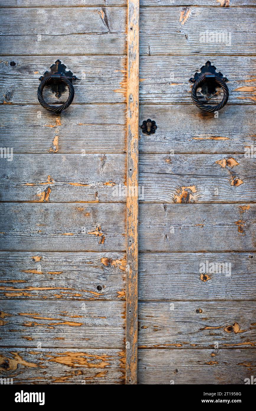 Closed door double doors hi-res stock photography and images - Alamy