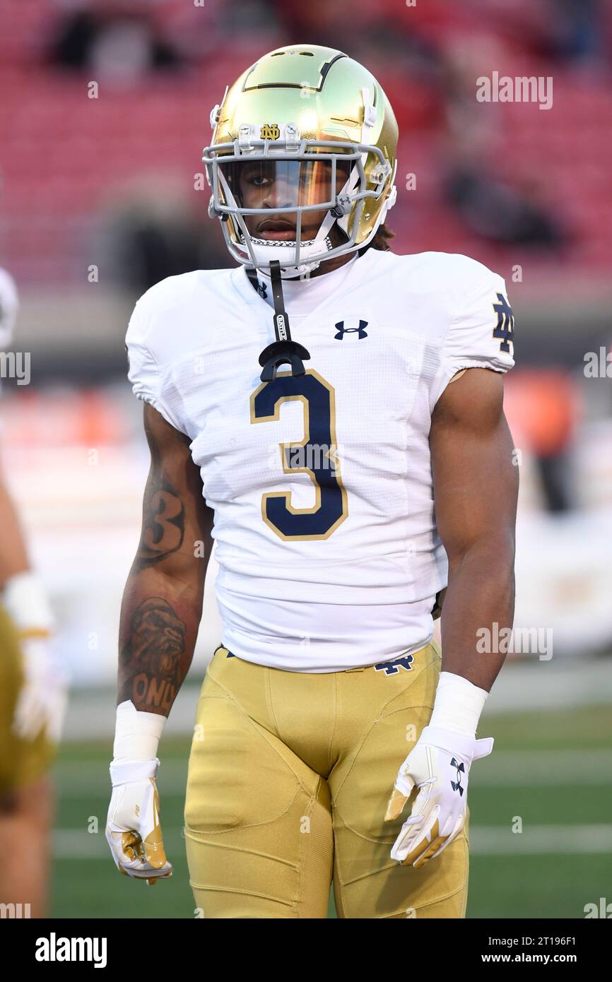 LOUISVILLE, KY - OCTOBER 07: Notre Dame Fighting Irish Running Back Gi ...