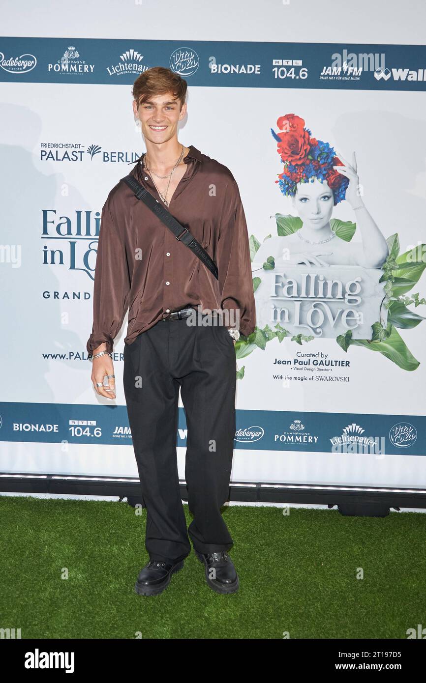 Luca Heubl - Weltpremiere der Grand Show FALLING IN LOVE im ...