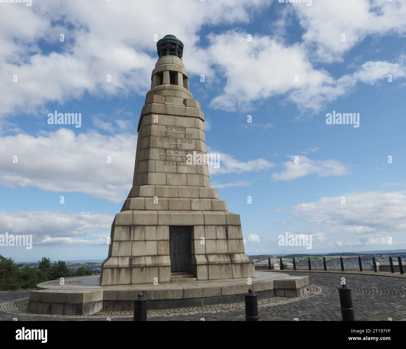 Dundee Law War Memorial in Dundee, UK Stock Photo - Alamy