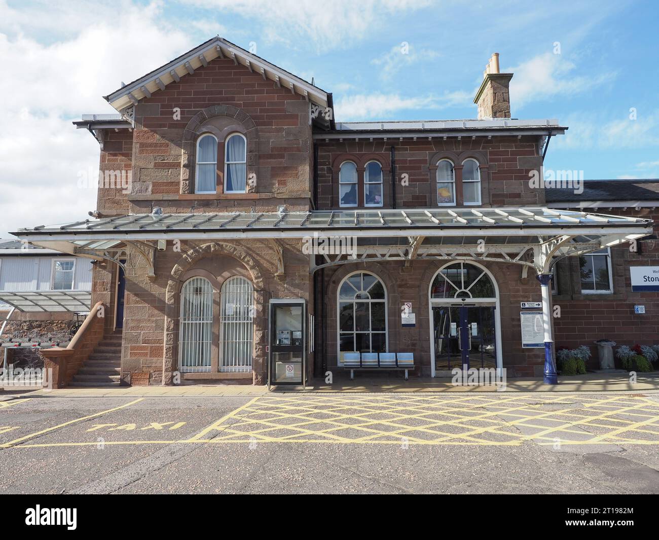Stonehaven train hi-res stock photography and images - Alamy