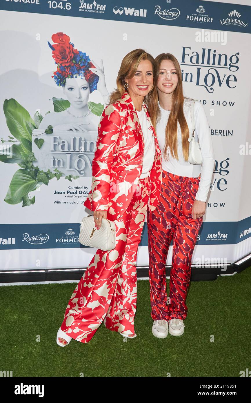 Bettina Cramer mit Tochter Carla Cramer - Weltpremiere der Grand Show ...