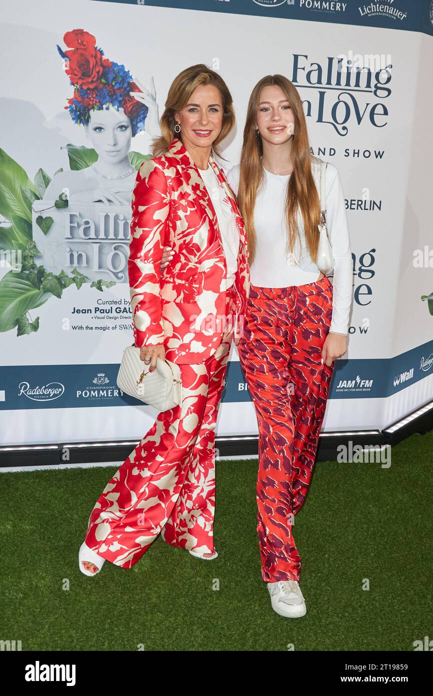 Bettina Cramer mit Tochter Carla Cramer - Weltpremiere der Grand Show ...