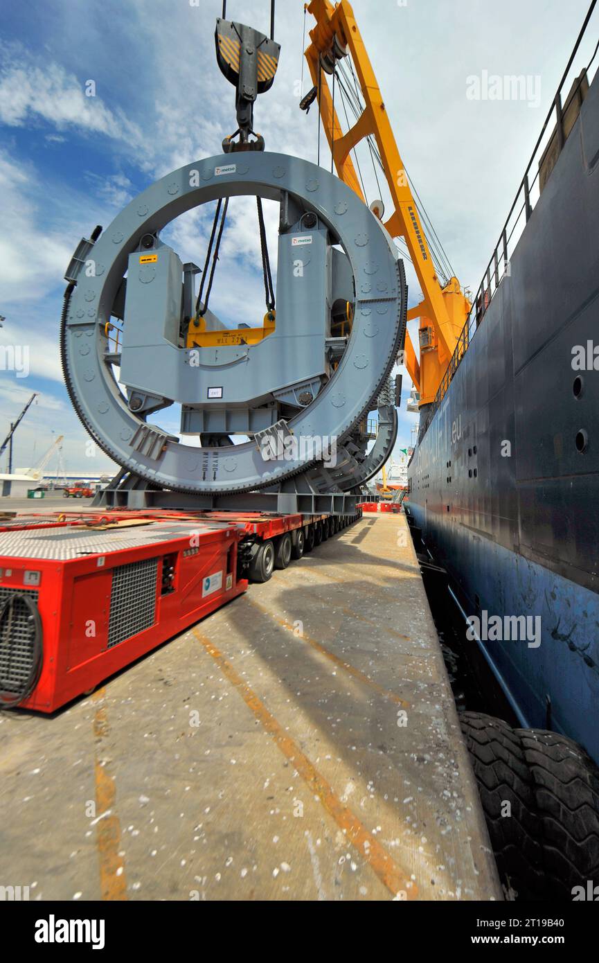Rail car dumper hi-res stock photography and images - Alamy