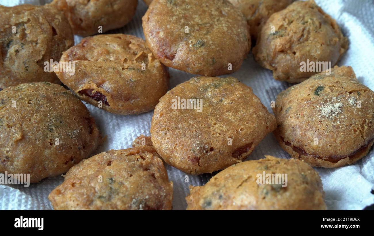 Deep fried piaju onion fitter bhajia on decorated ceramic plate. Fried ...